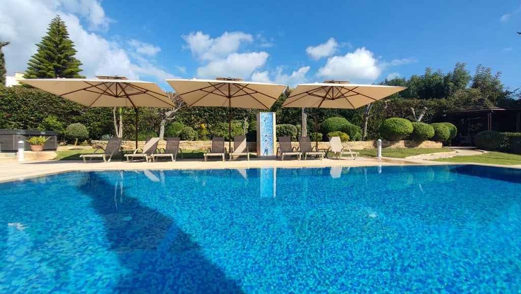 Pool Umbrella Guide | Ultimate Shade & Style for Poolsides